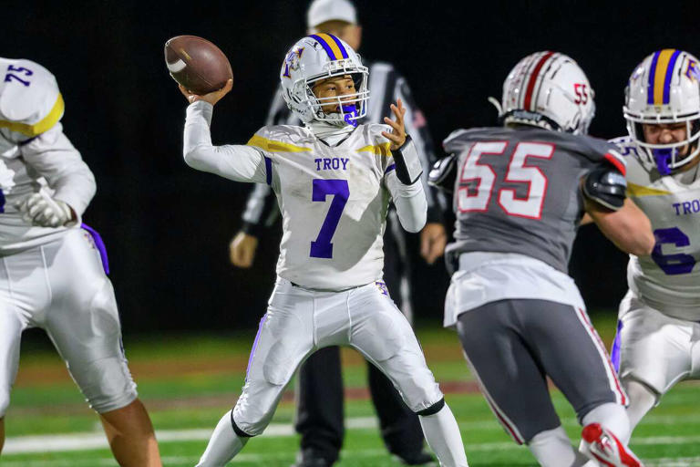 Niskayuna pulls away from Troy to win Section 2 Class A Super Bowl