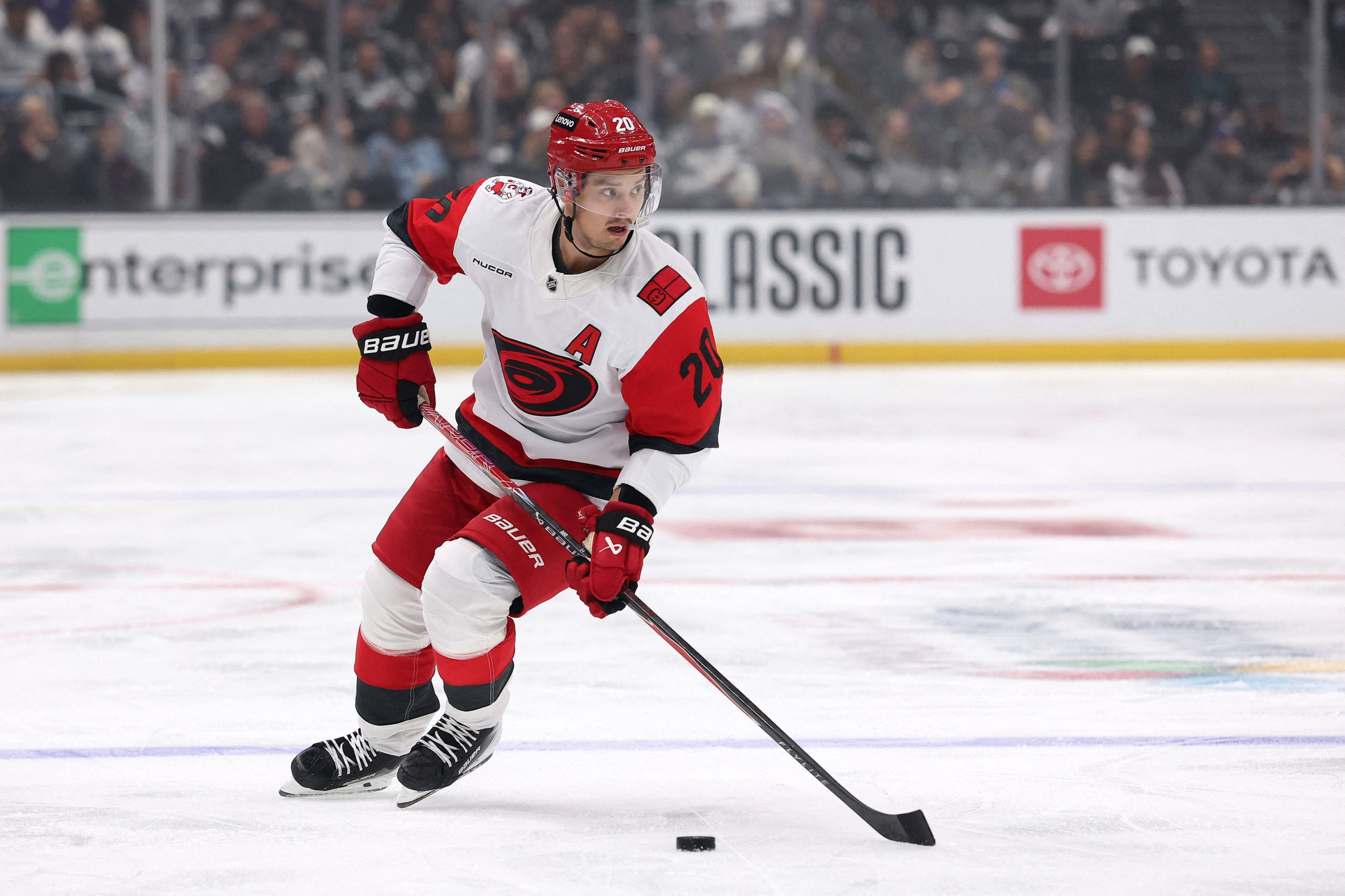 Aho laukoi Carolina Hurricanesin jatkoaikavoittoon, Kotkaniemi loukkaantui