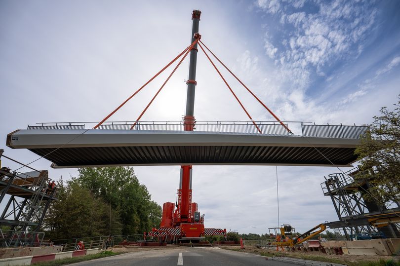 Update on new cycle and pedestrian bridge over A10 near Cambridge