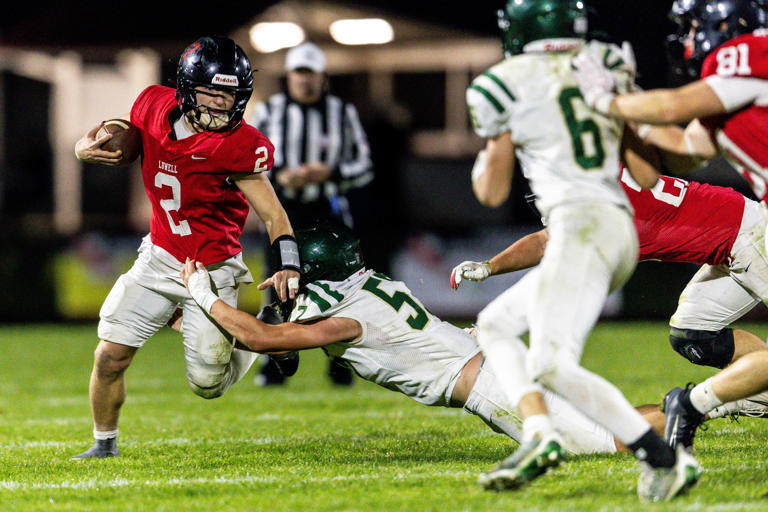 Late stop leads Lowell football to regional title win over defending ...