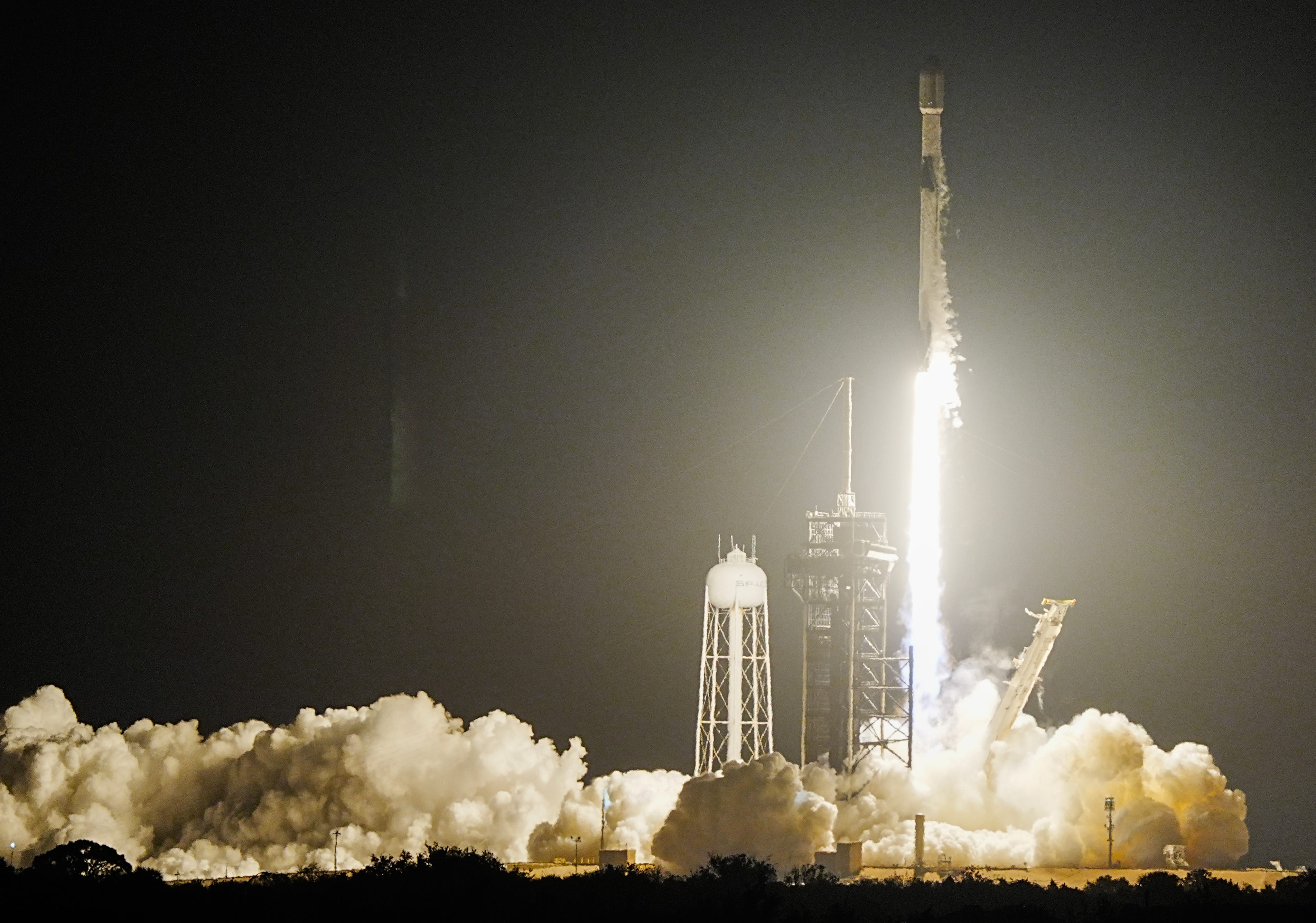 SpaceX launches 2 Falcon 9 rockets in 3.5 hours during doubleheader at ...