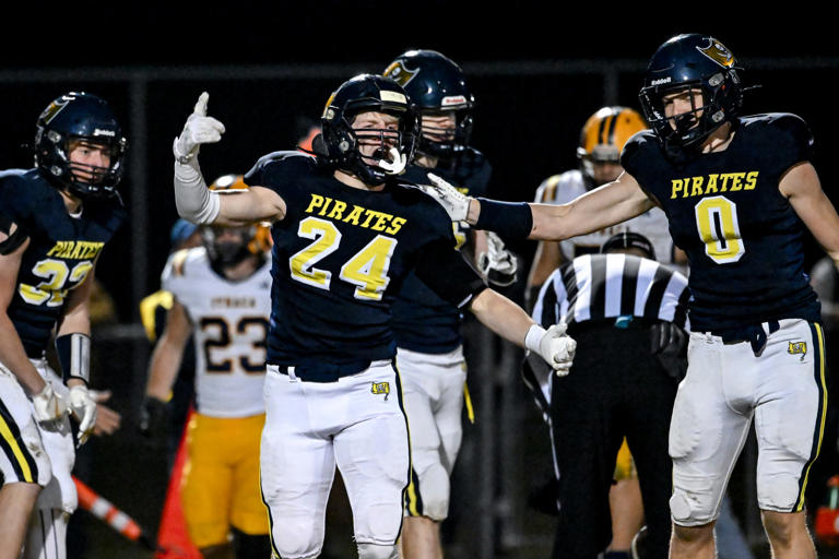 Pewamo-Westphalia, Leslie lead Lansing area's D7-8 all-state football ...