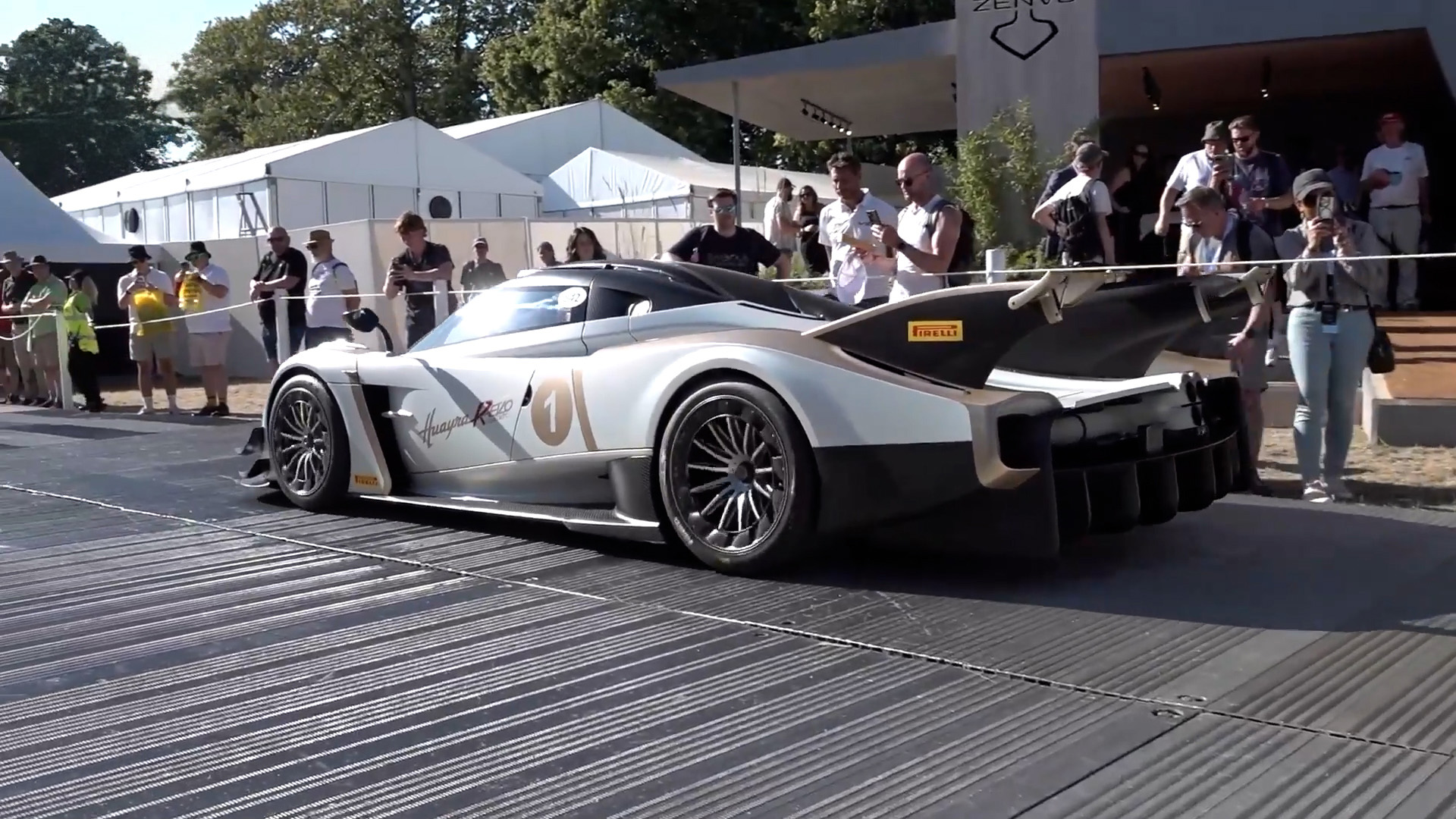 Pagani Huayra R EVO Roadster Onbeperkte V12 Op Goodwood