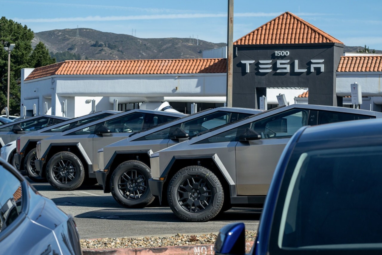 Tesla Requires Suppliers to Avoid Made-in-China Parts for U.S. Cars
