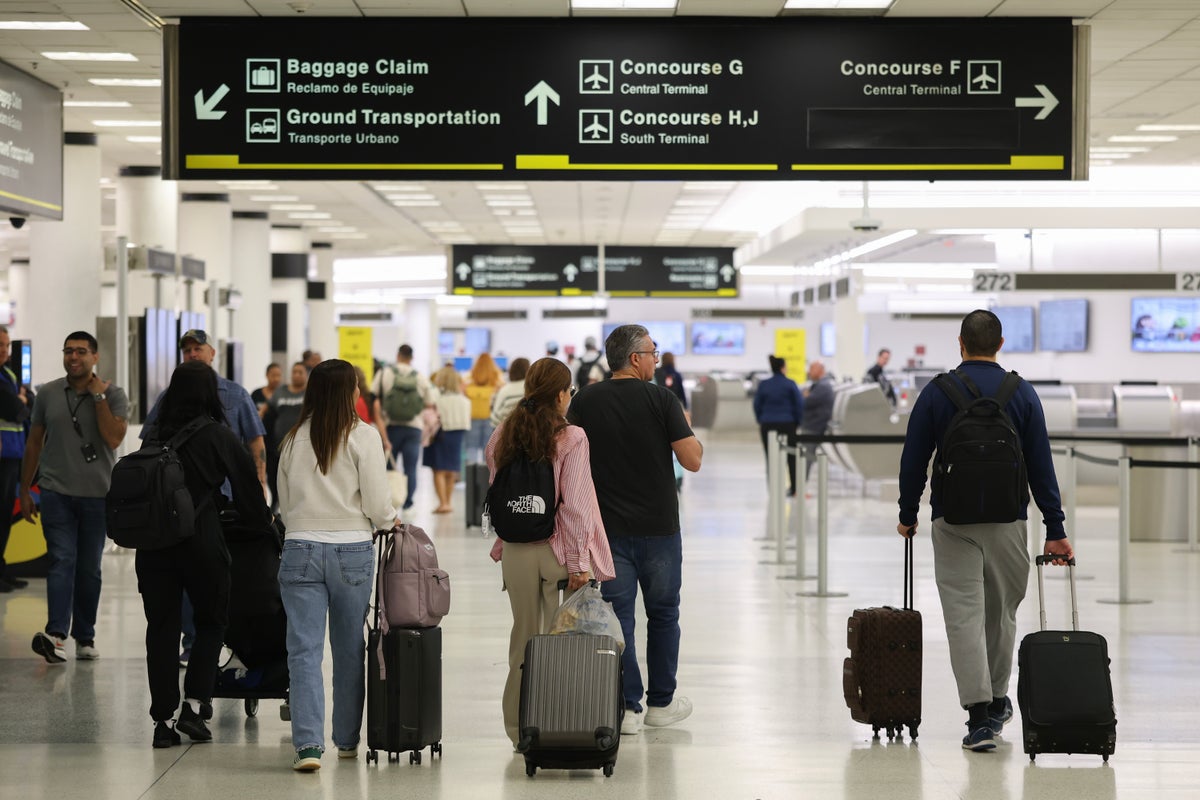 FAA plans to roll back flight restrictions at major airports