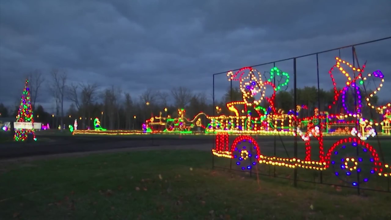 Quick Response kicks off 25th annual Santa's Christmas Light display