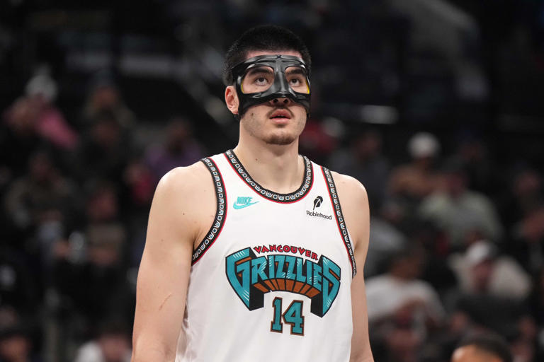 Grizzlies Announce Zach Edey News After Leaving Nuggets Game