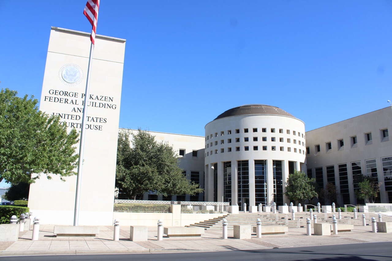 DOJ: Man sentenced to 30 months for smuggling guns through Laredo bridge