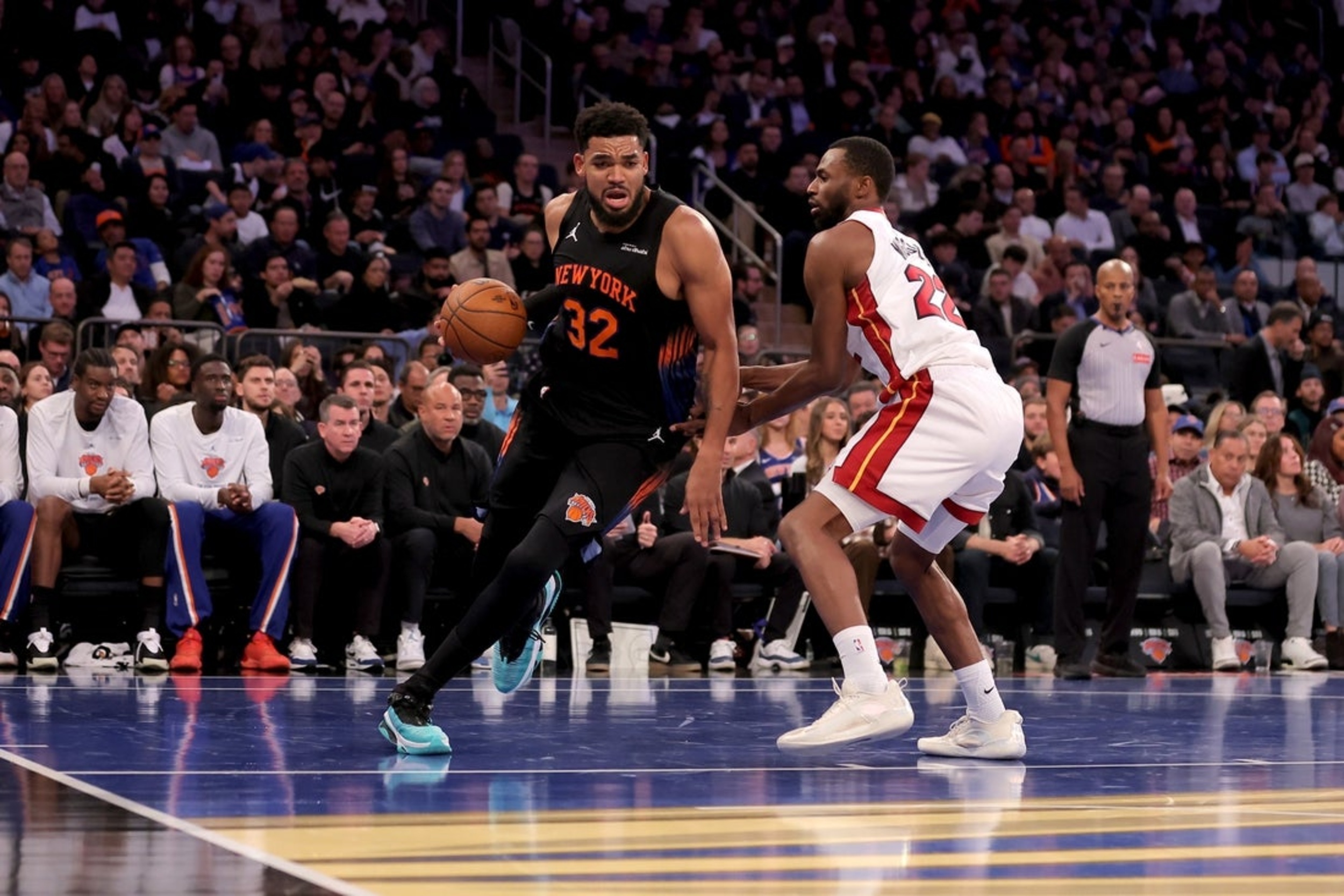 Karl-Anthony Towns drops 39 as Knicks top Heat in NBA Cup action