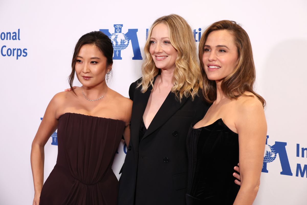 Jennifer Garner looks like she turned back time and reunites with Judy ...