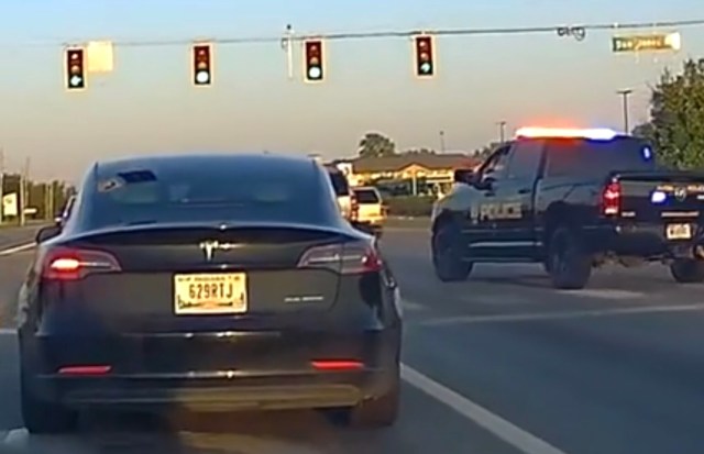 Dashboard camera catches video of obnoxious pickup truck getting pulled ...