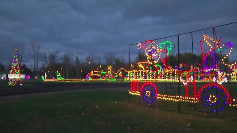 Quick Response kicks off 25th annual Santa’s Christmas Light display
