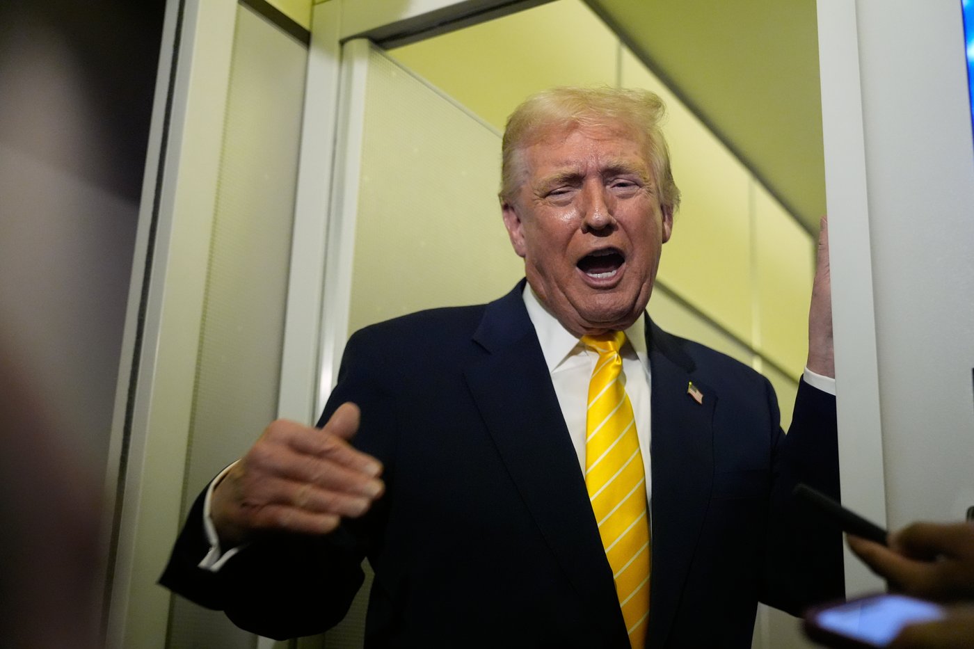 Justice Department quietly replaced 'identical' Trump signatures on ...