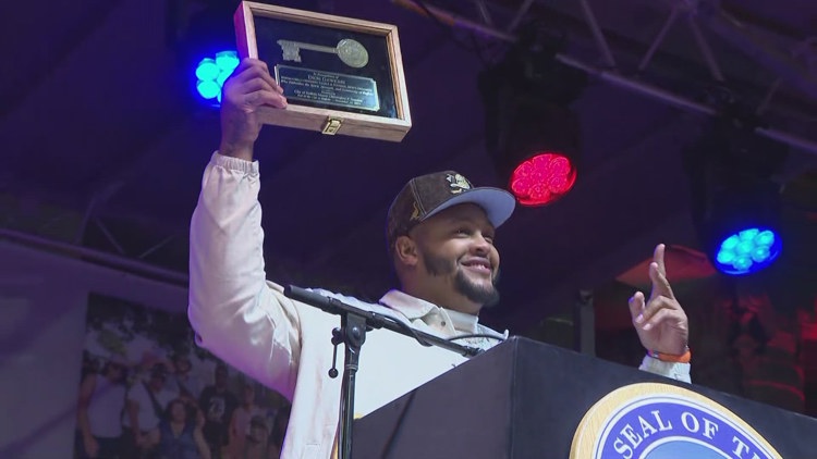 Dion Dawkins honored with Key to the City for his impact on Buffalo ...