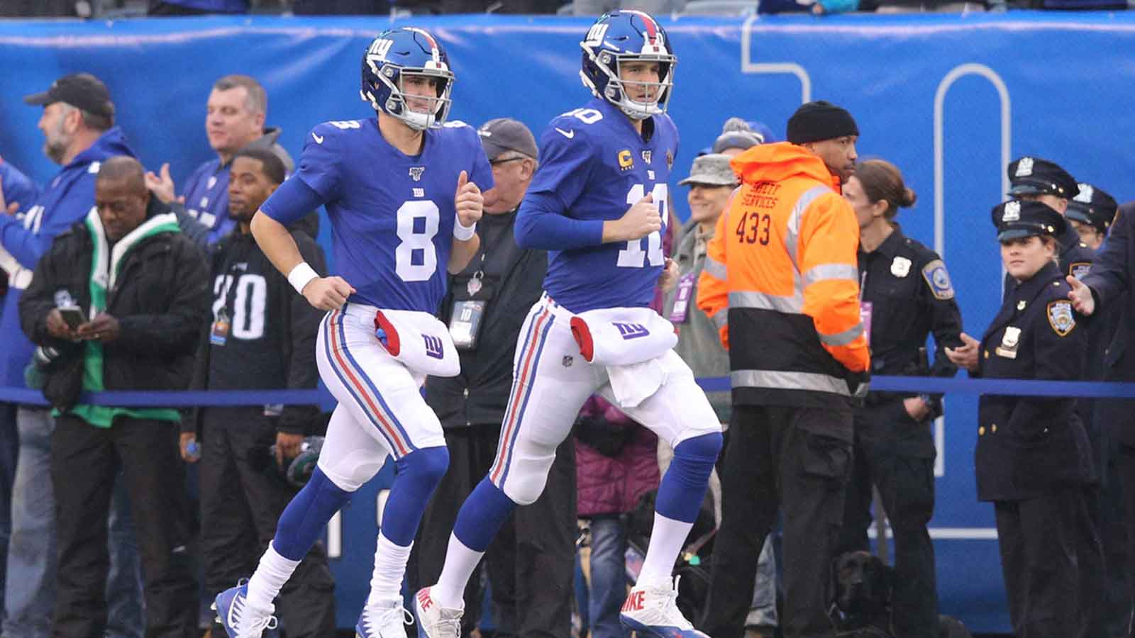 Ex-Giants QB Daniel Jones reunites with ‘big fan’ Eli Manning