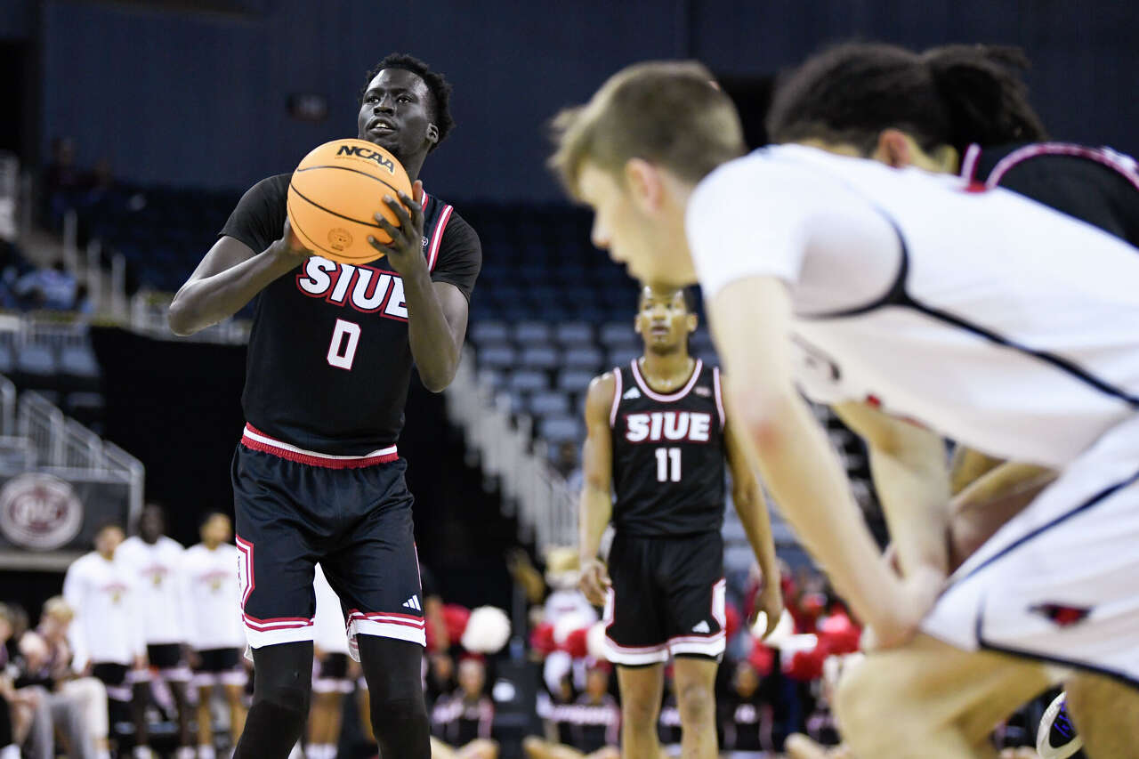 See SIUE basketball beat Drake with a game-winner by Ring Malith