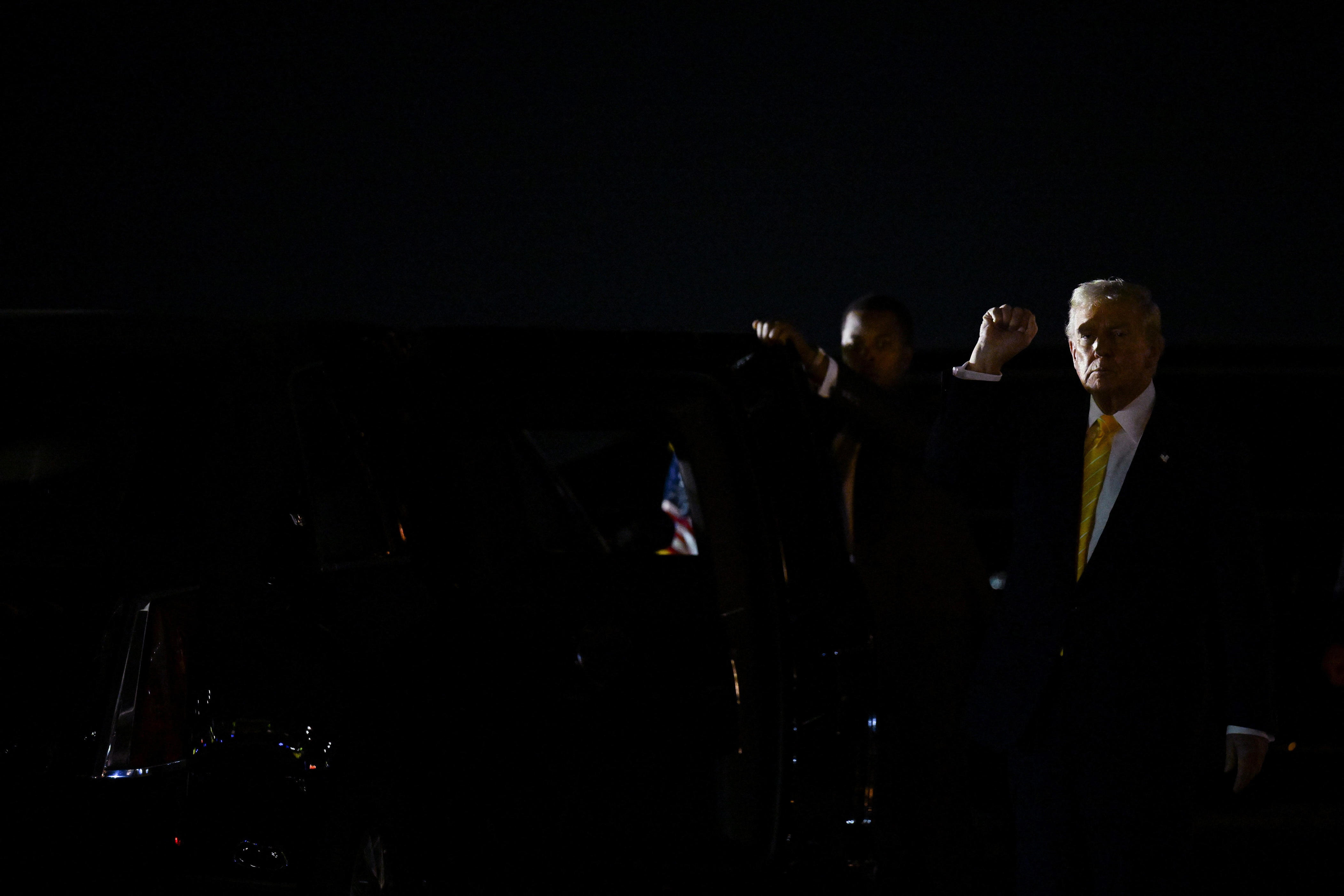 Trump's weekend at Mar-a-Lago included golf and ugly break with ...