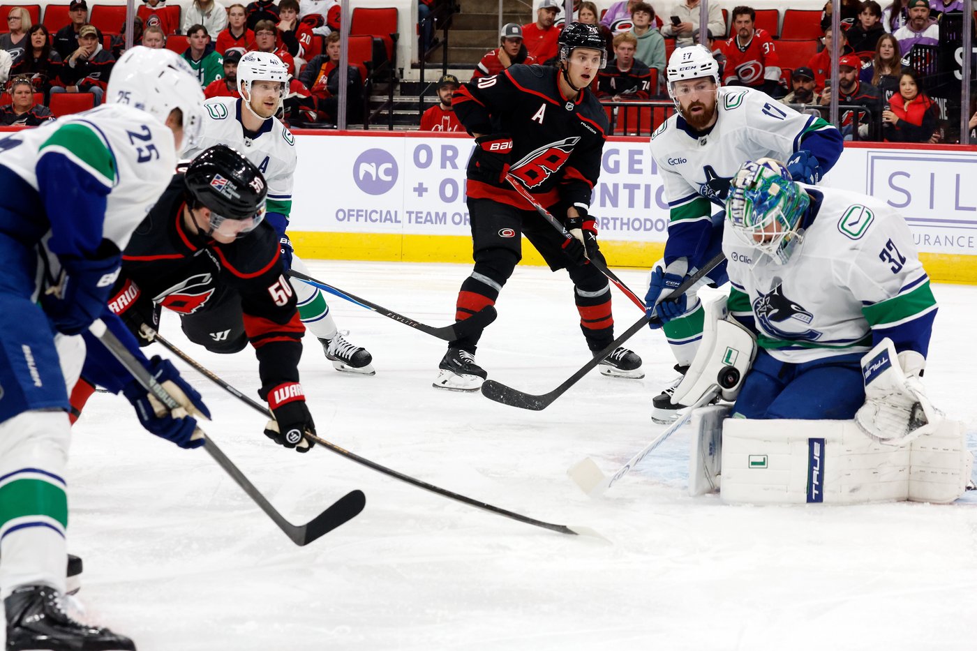 Sebastian Aho donne la victoire aux Hurricanes contre les Canucks