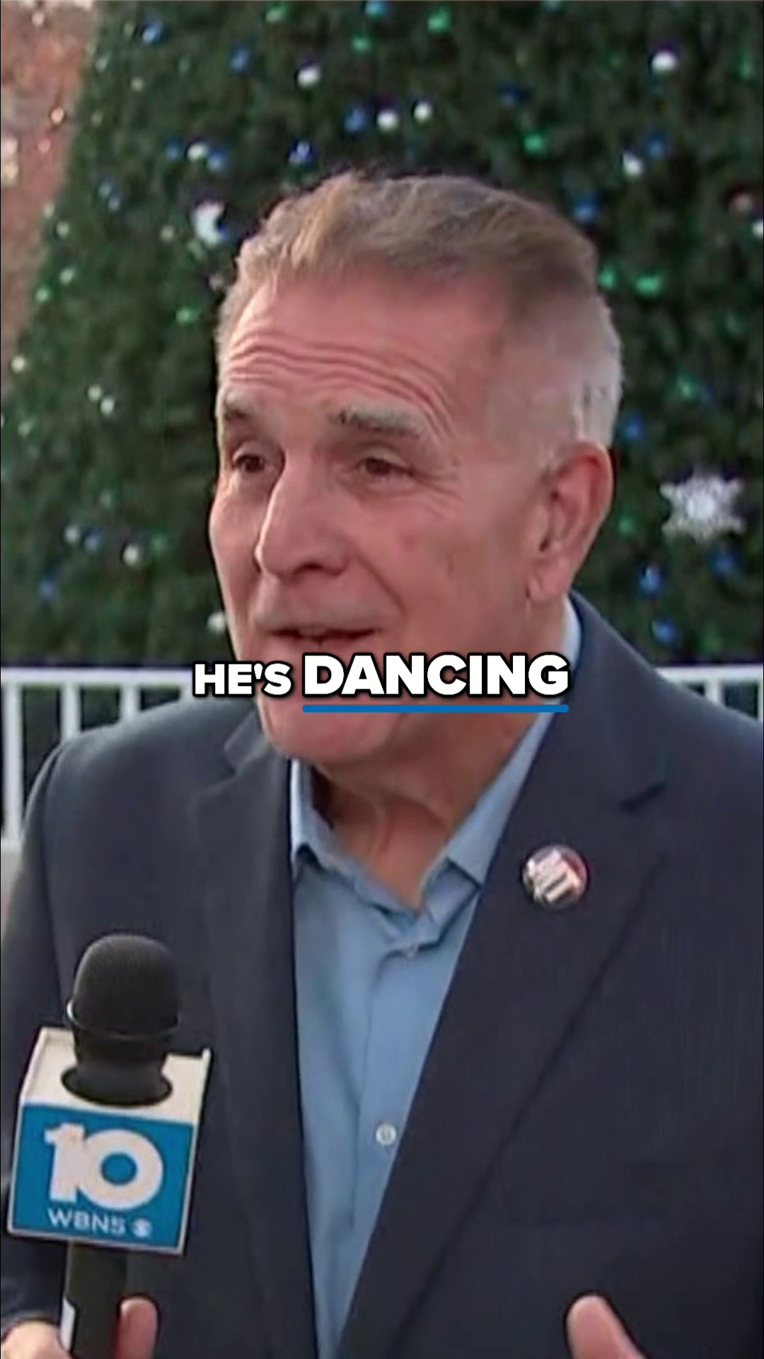 Dom Tiberi shows music ahead of Easton tree lighting