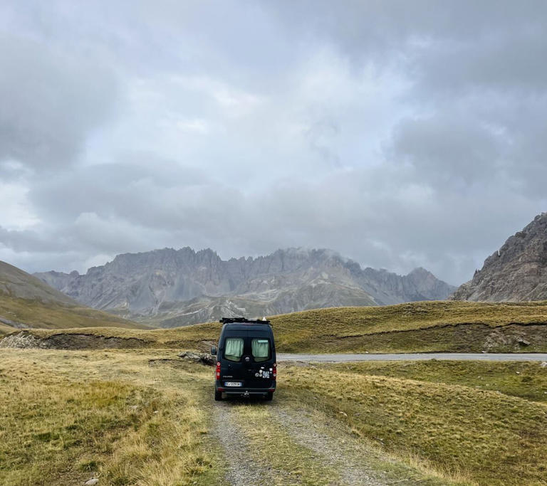 Les phases émotionnelles de la vie en van : du rêve à la réalité