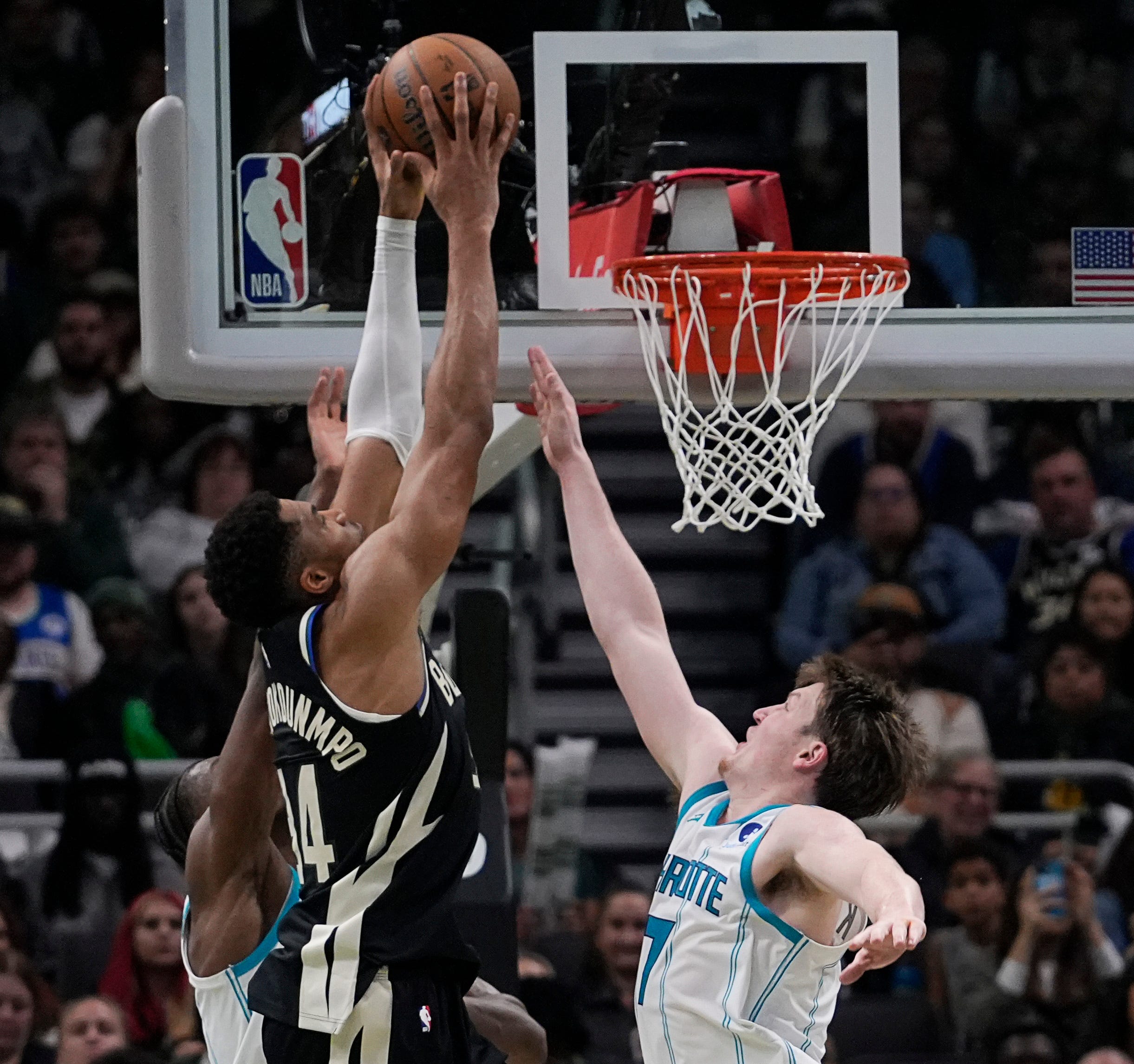 Bucks outlast Hornets 147-134 in overtime for NBA Cup victory