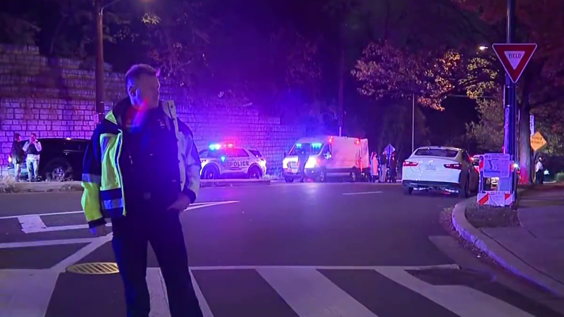 Suspect shot and killed by police in Northwest DC