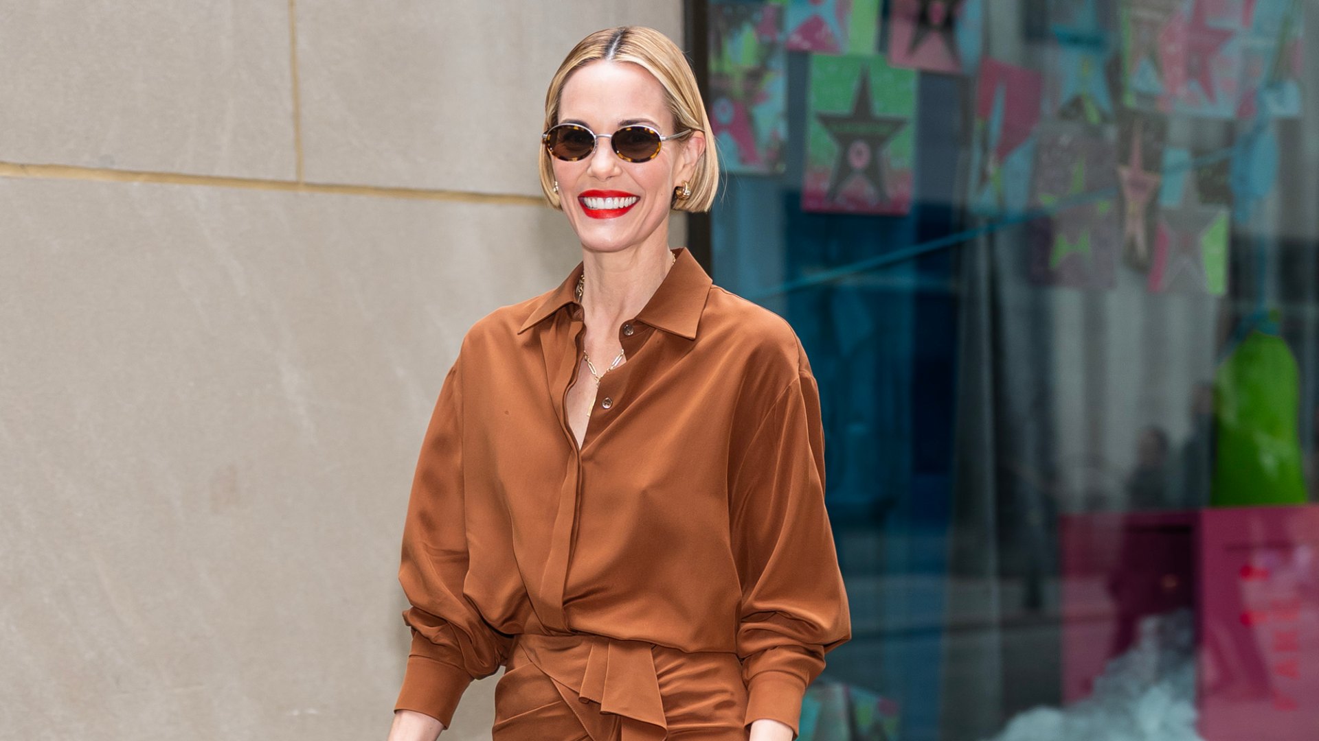 Leslie Bibb Just Leaned Into Fall's Spiciest Hue - Nail the Look