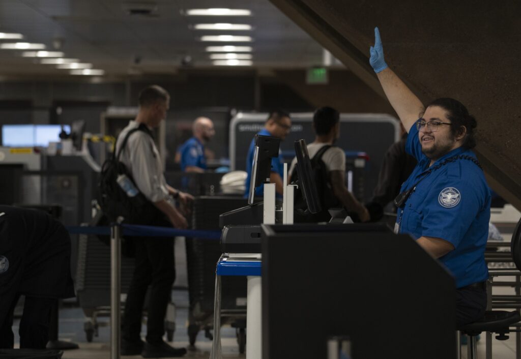 DHS Chief Offers $10,000 Bonuses To TSA Staff