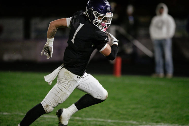 Spanish Springs has 8 athletes sign for college