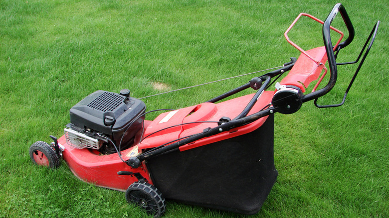 The Best Method For Sharpening Your Lawn Mower's Mulching Blades