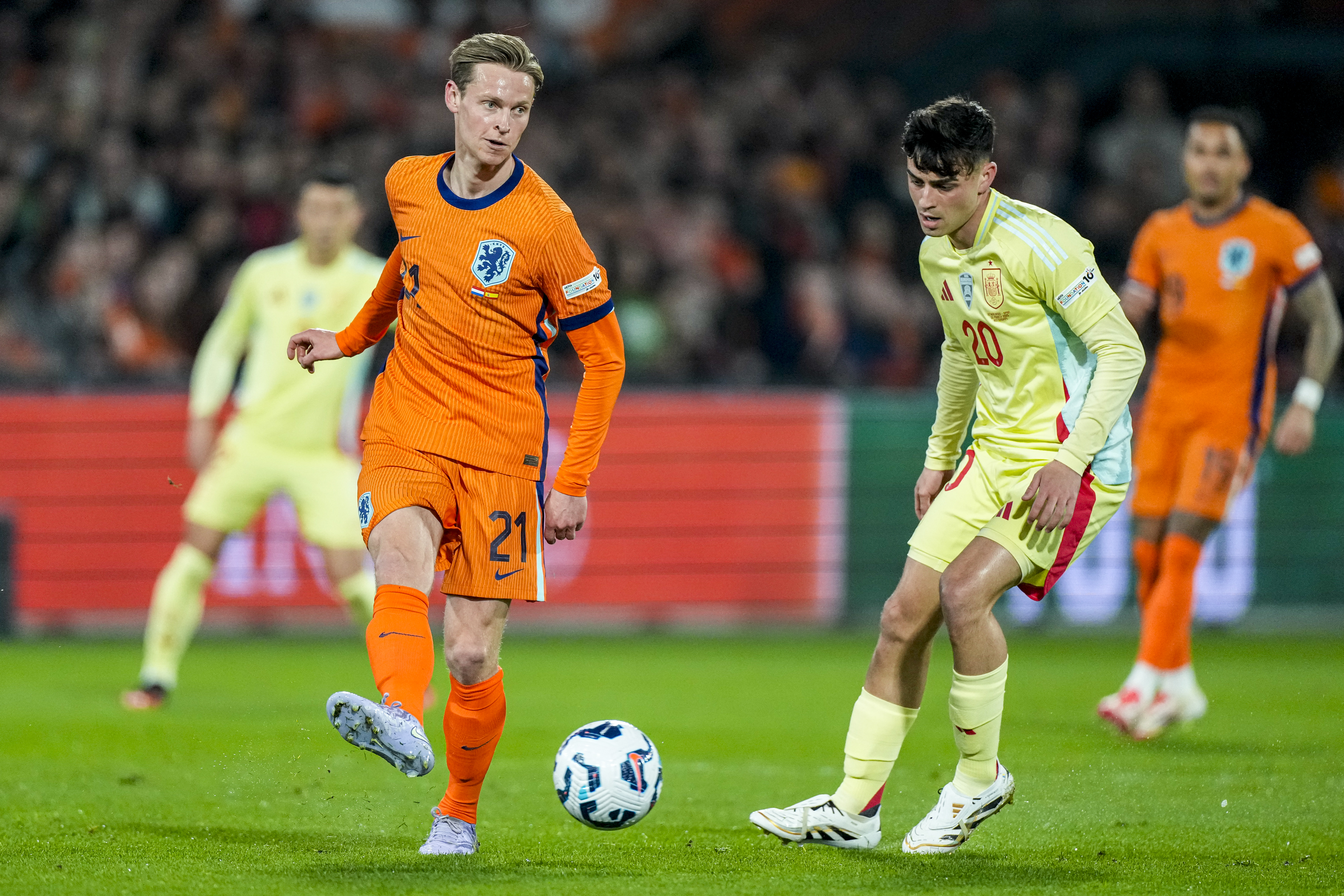 Pedri lovend over werkwijze Flick en 'onderschatte' De Jong
