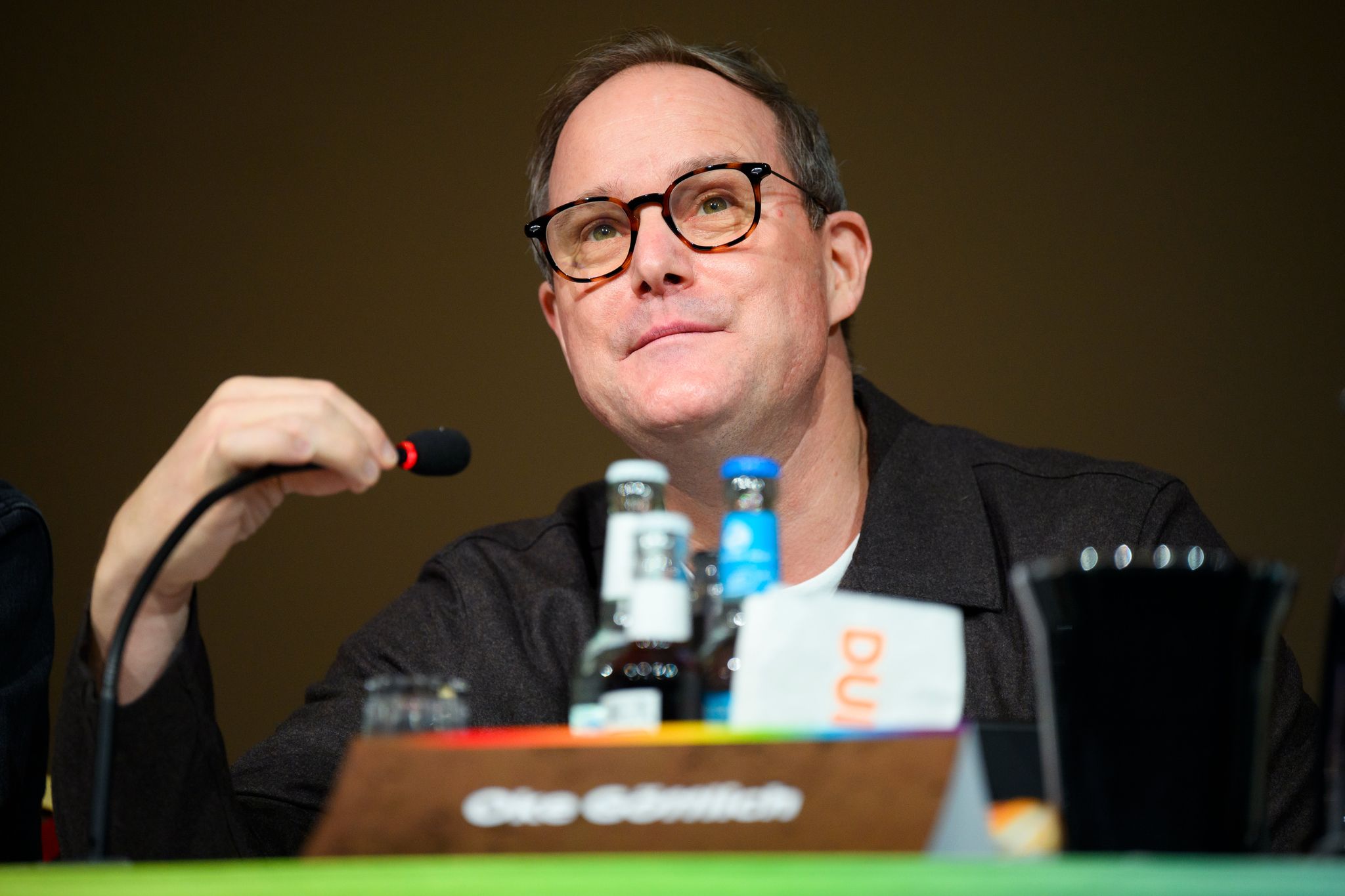 «Brücken bauen»: St. Pauli-Chef Göttlich verteidigt Irvine