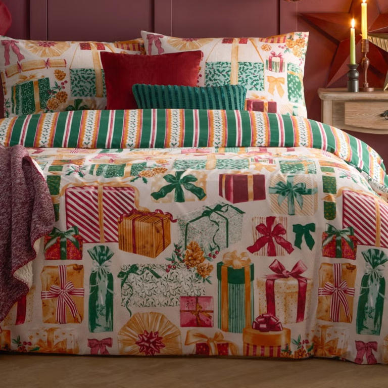 I've never been one for festive duvets, but the Matalan Christmas ...