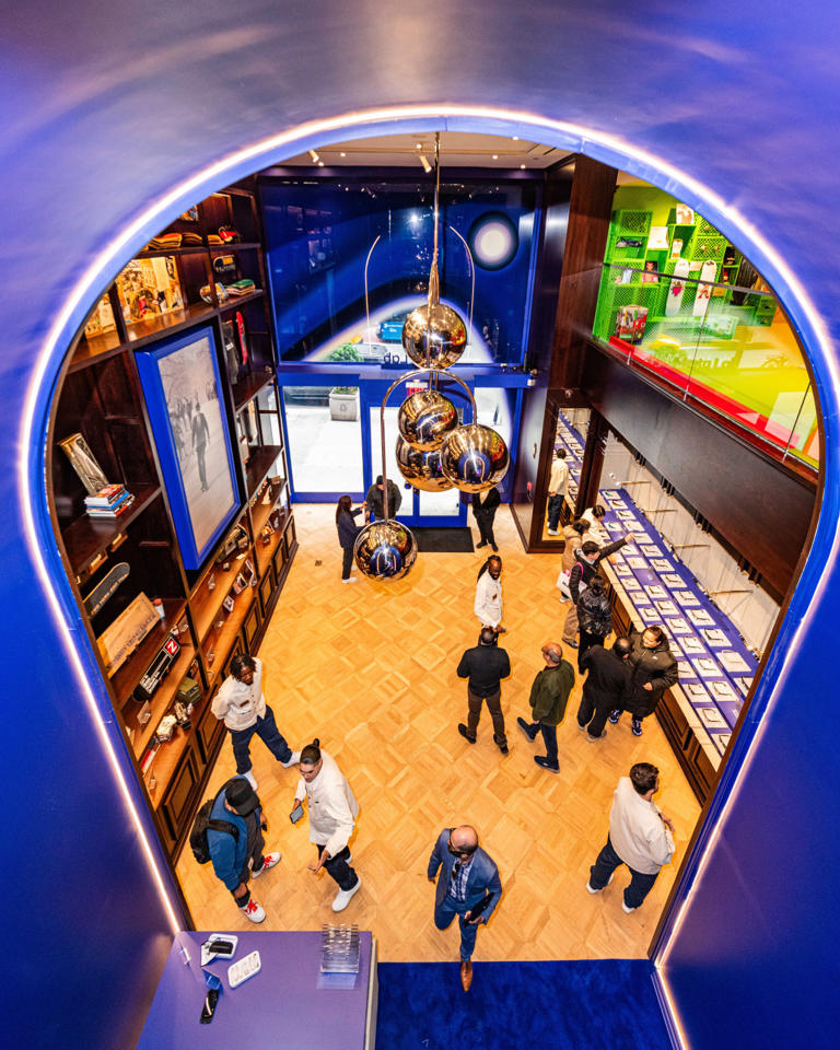 Meta Opens Pop-Up Stores to Build Buzz for Its AI Glasses