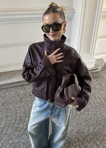 Unter 1,60 Meter? Wer diese Schuhe zu weiten Hosen kombiniert ...