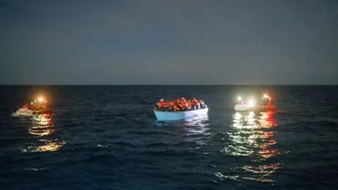 Regularizar inmigrantes no debe ser bandera de nadie