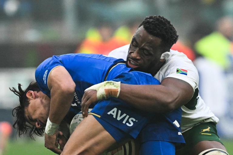 14-man Springboks survive controversial red card to beat Italy