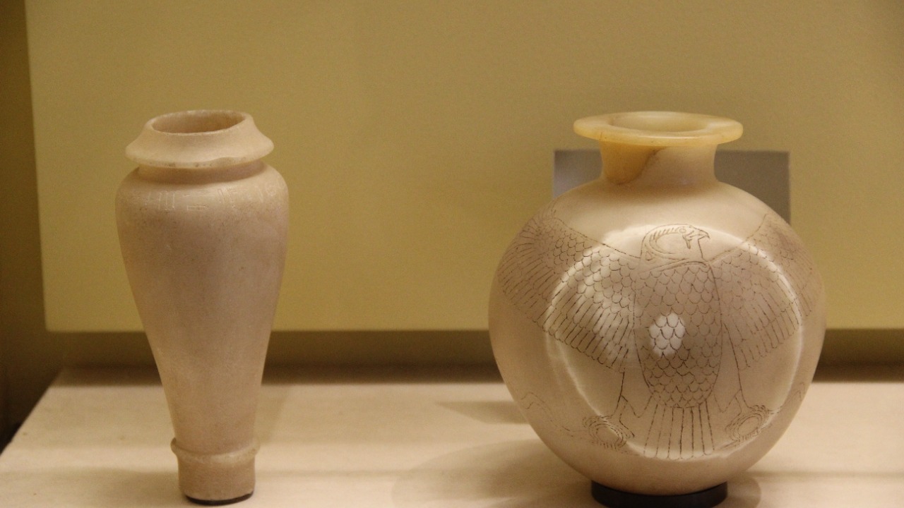 Rare alabaster vase shows first clear proof of opium in Egypt