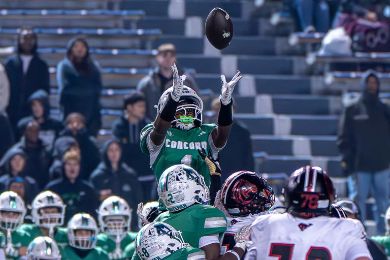 Frantic kick by Nathan Potter at buzzer lifts Concord football to IHSAA ...