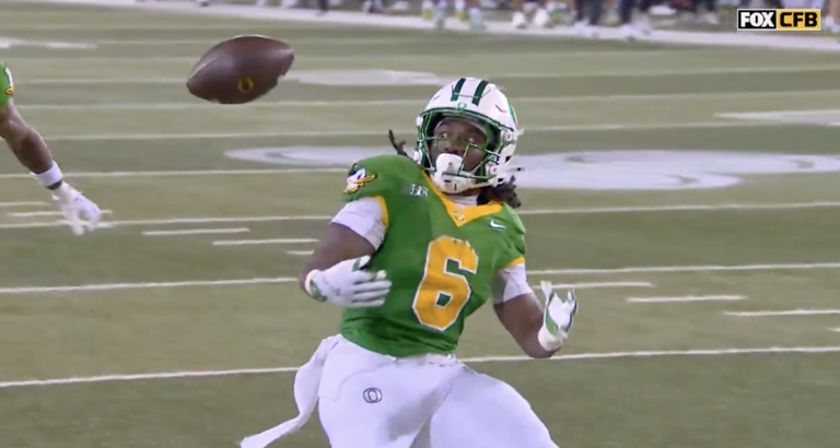 Oregon scores wildest touchdown of college football season