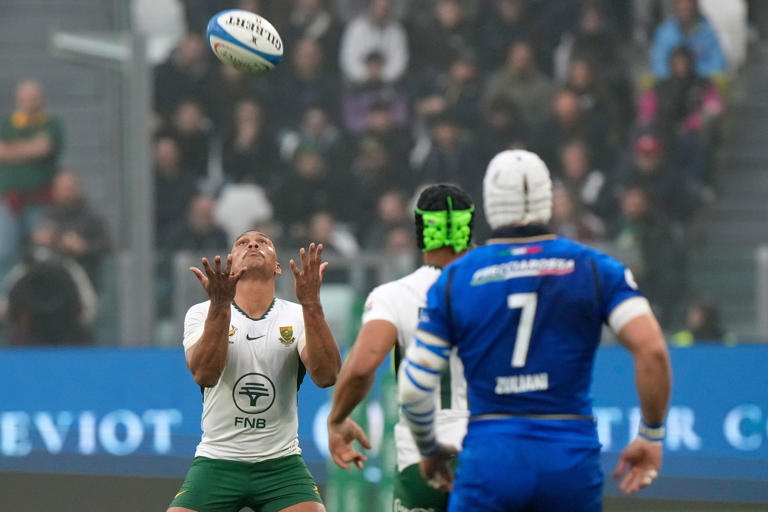 14-man Springboks survive controversial red card to beat Italy
