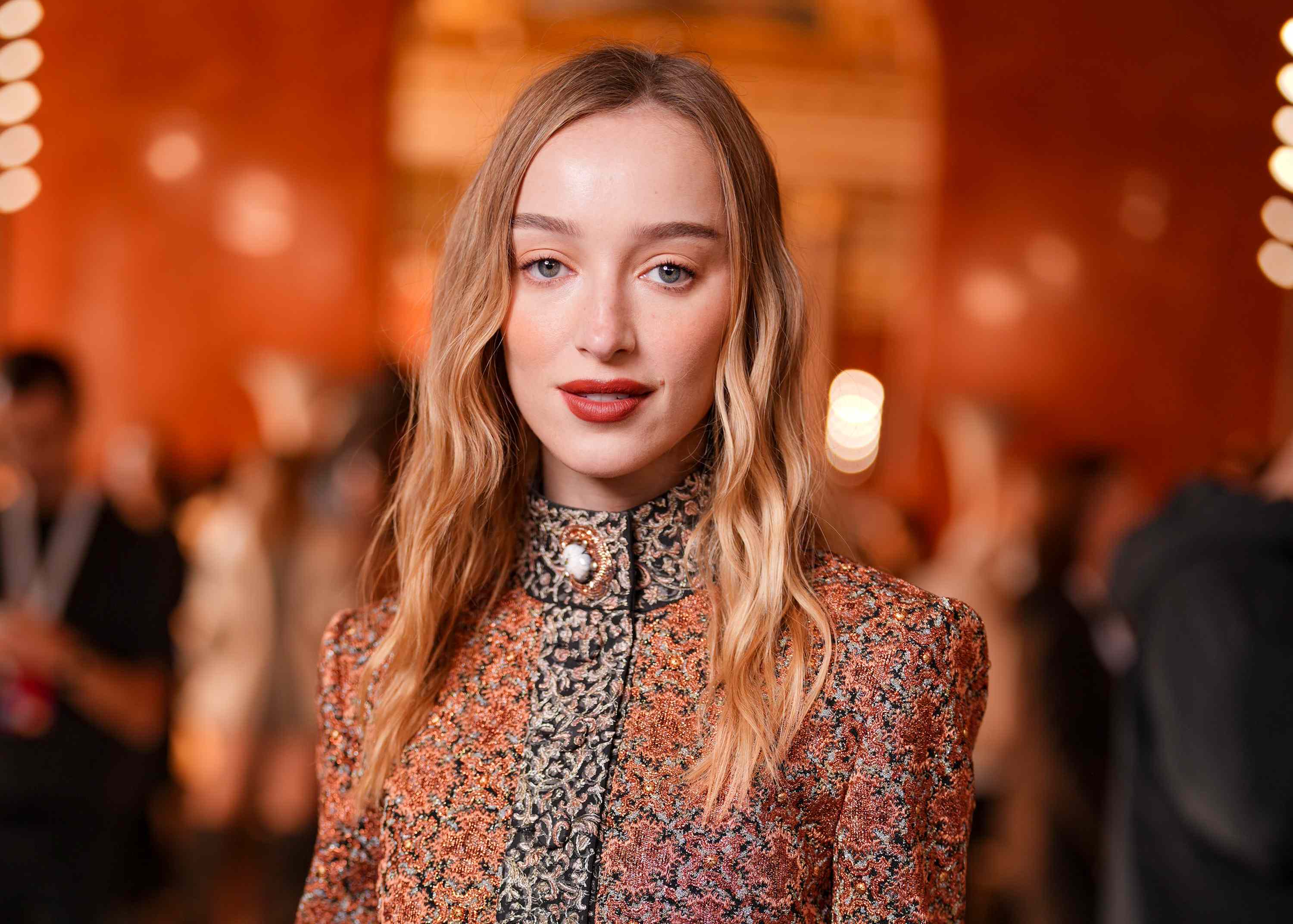 Phoebe Dynevor Ditches Her Long Hair for Her Shortest Look in Years