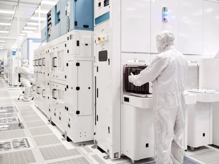 IBM advances quantum computing with new processors, unveiling roadmap ...