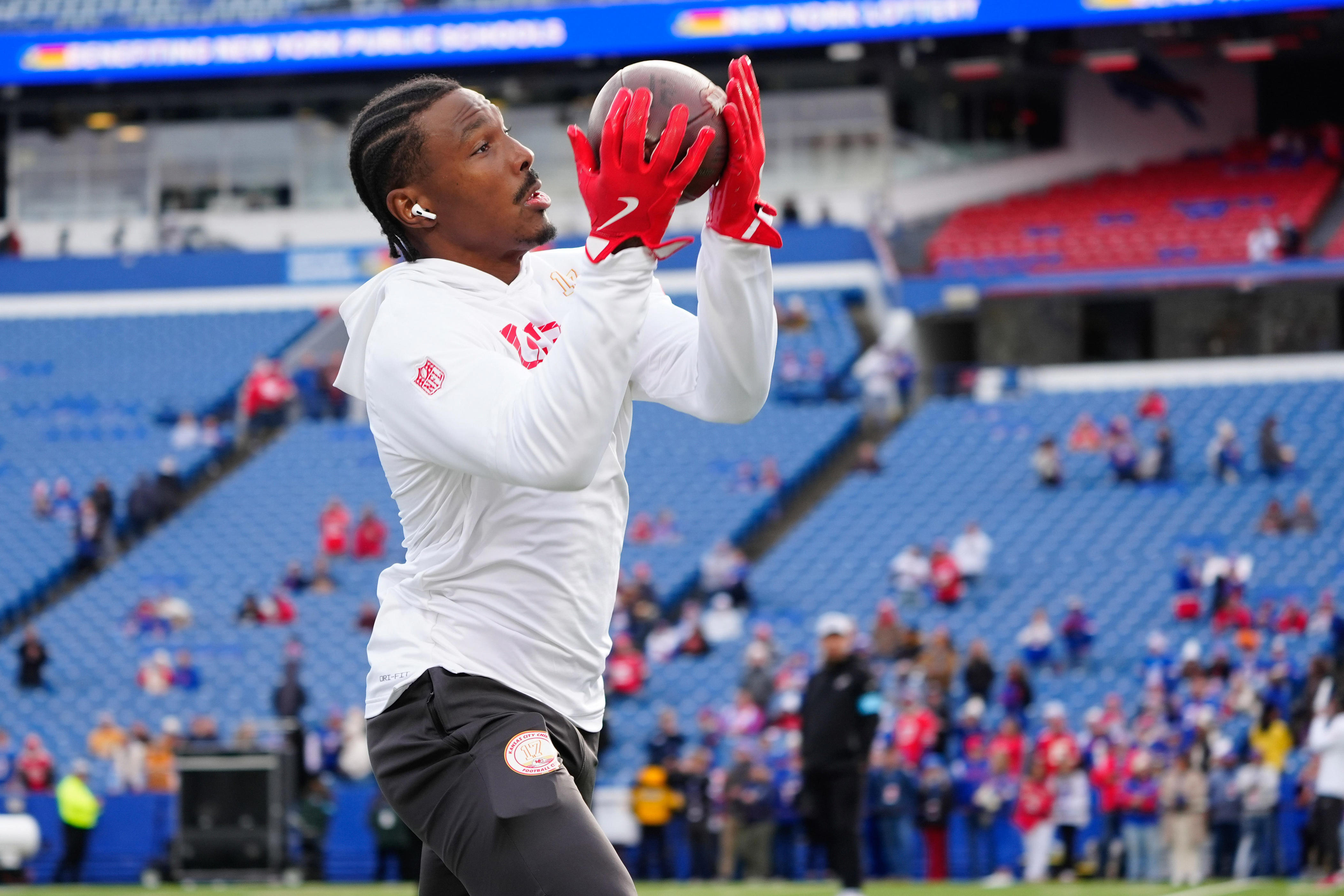 Bills bring back Mecole Hardman before season finale