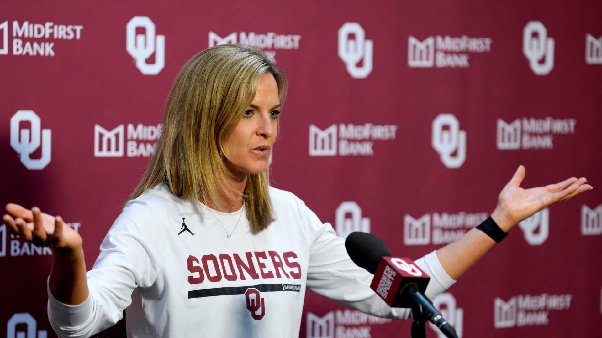 Reaching 67 points is creating a ‘6-7' frenzy at college basketball ...