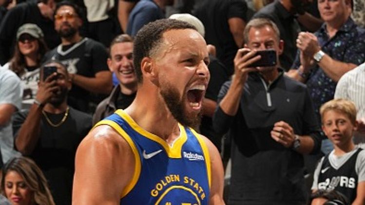 Steph Curry creates HISTORY with unreal performance vs Spurs, becomes ...