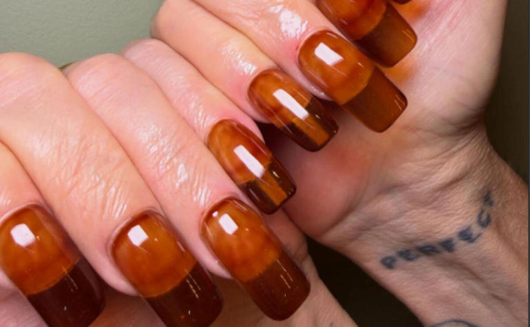 Marc Jacobs pone en tendencia las uñas color ámbar