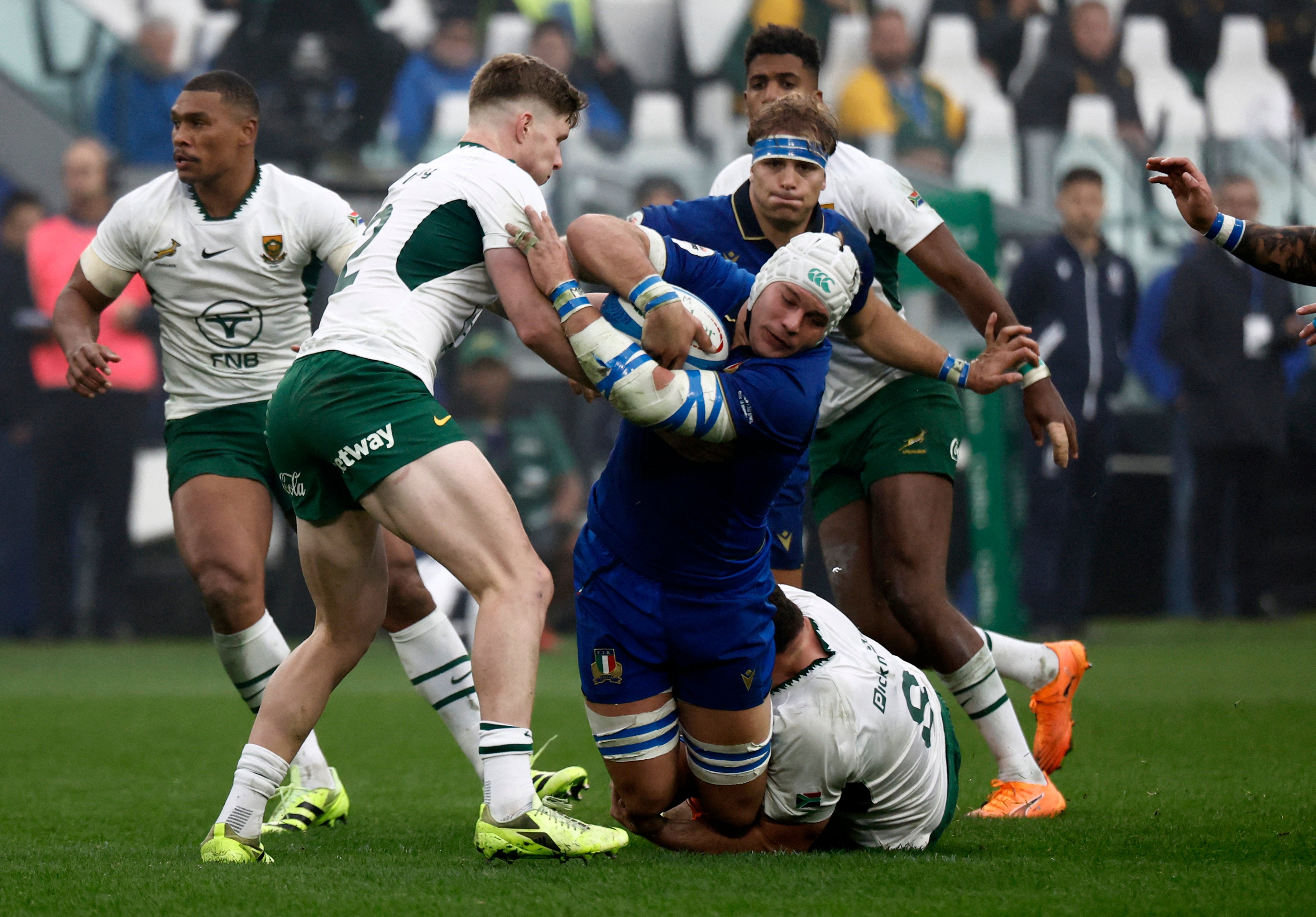 14-man Springboks survive controversial red card to beat Italy