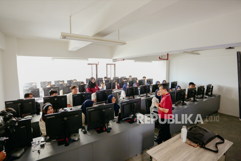 Akreditasi unggul sebagai kunci kemandirian akademik dosen PTS
