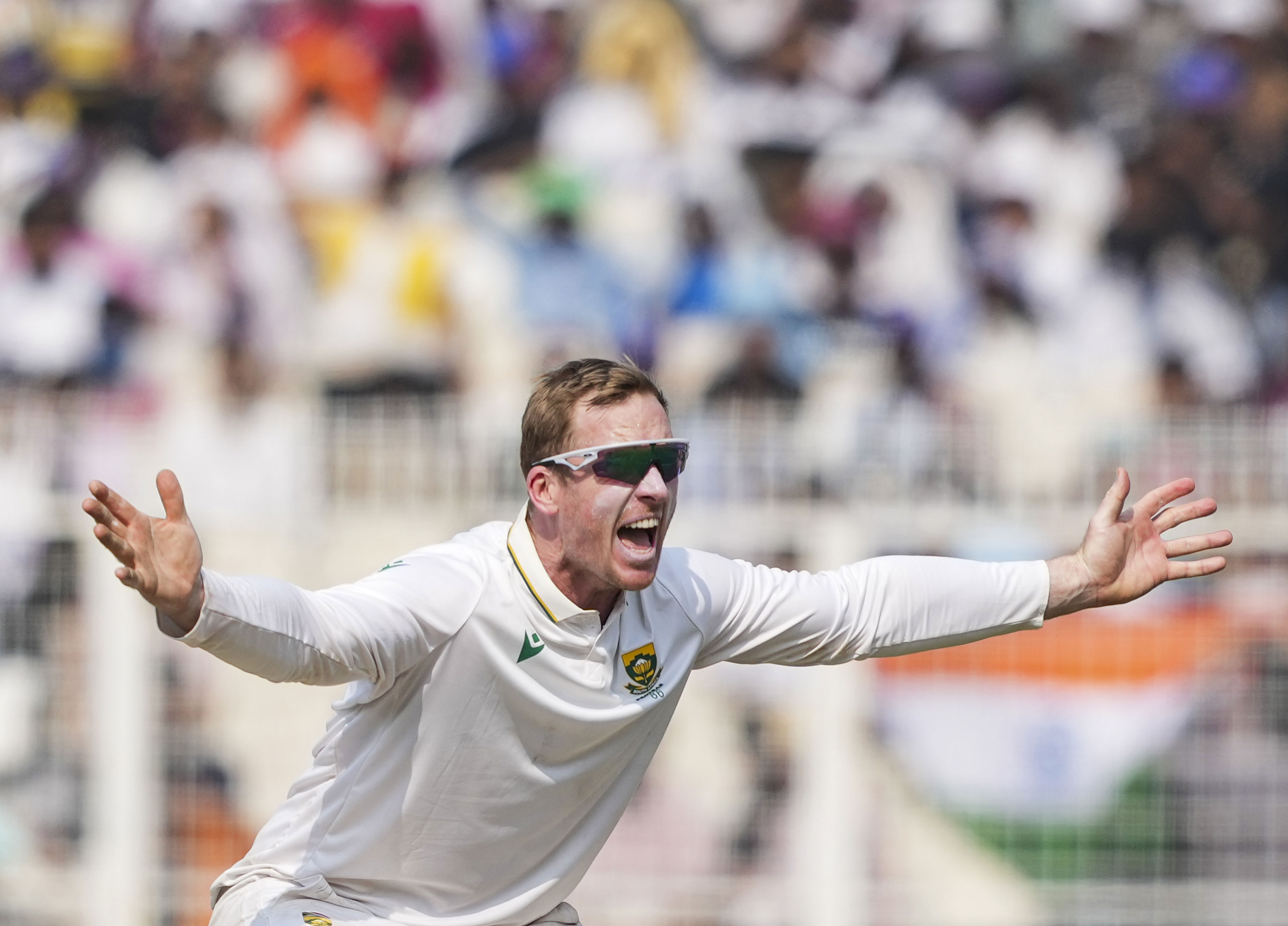 Harmer''s 4-for puts South Africa back in the game; India 12 ahead at tea